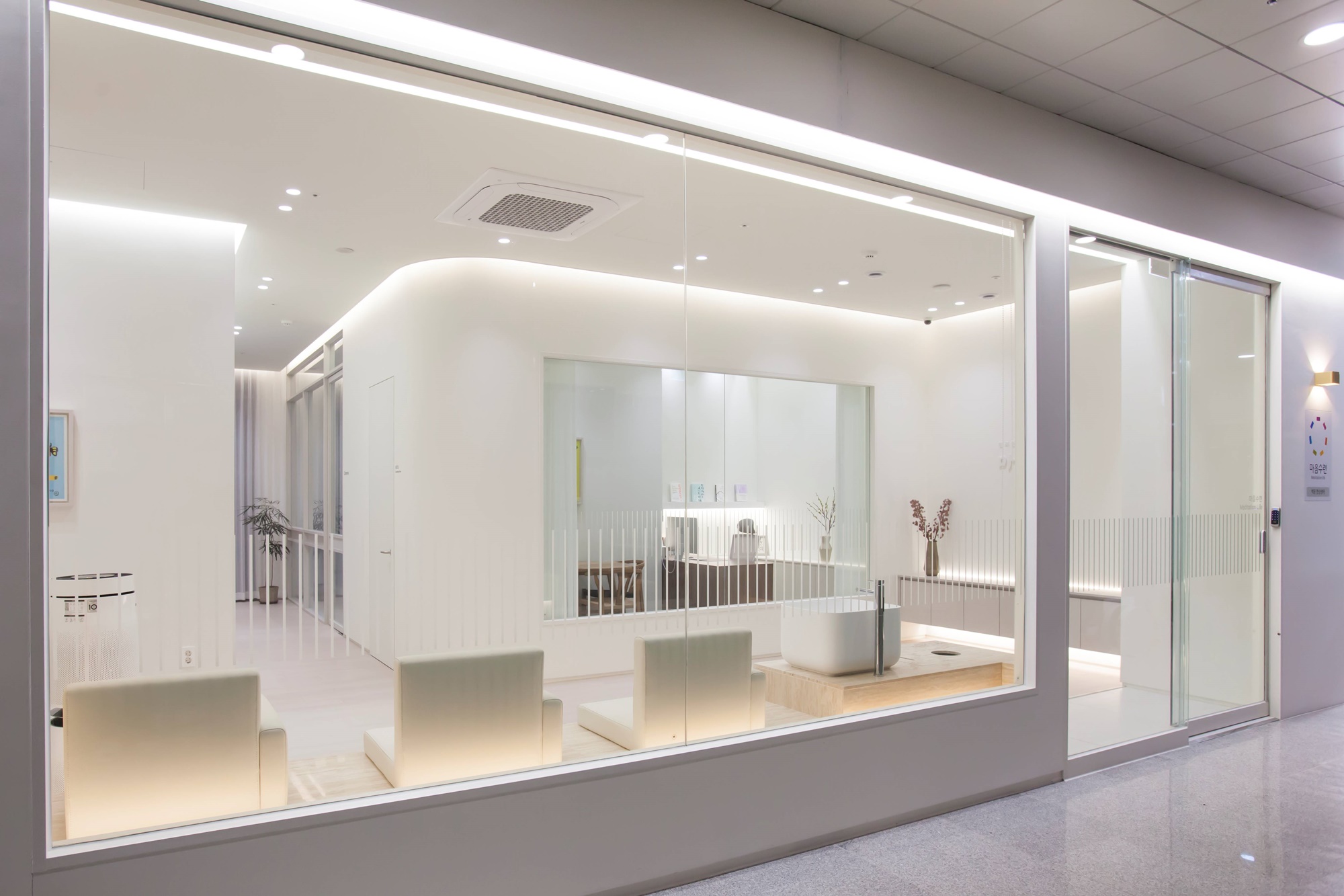 까페 인테리어 참조, 화이트 모던 상업공간 인테리어 – 우리집인테리어디자인 | 병원 메디컬 공간 인테리어 전문 업체